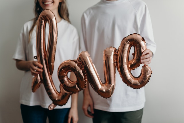 Hadiah Valentine Paling Romantis buat Pasangan LDR, So Sweet!